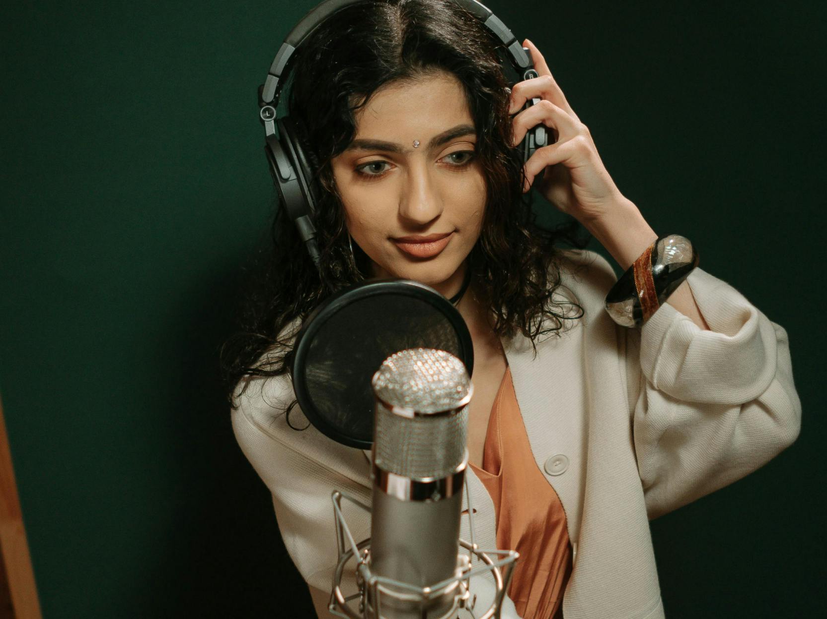 What are the best tools to transform your voice for music production ...